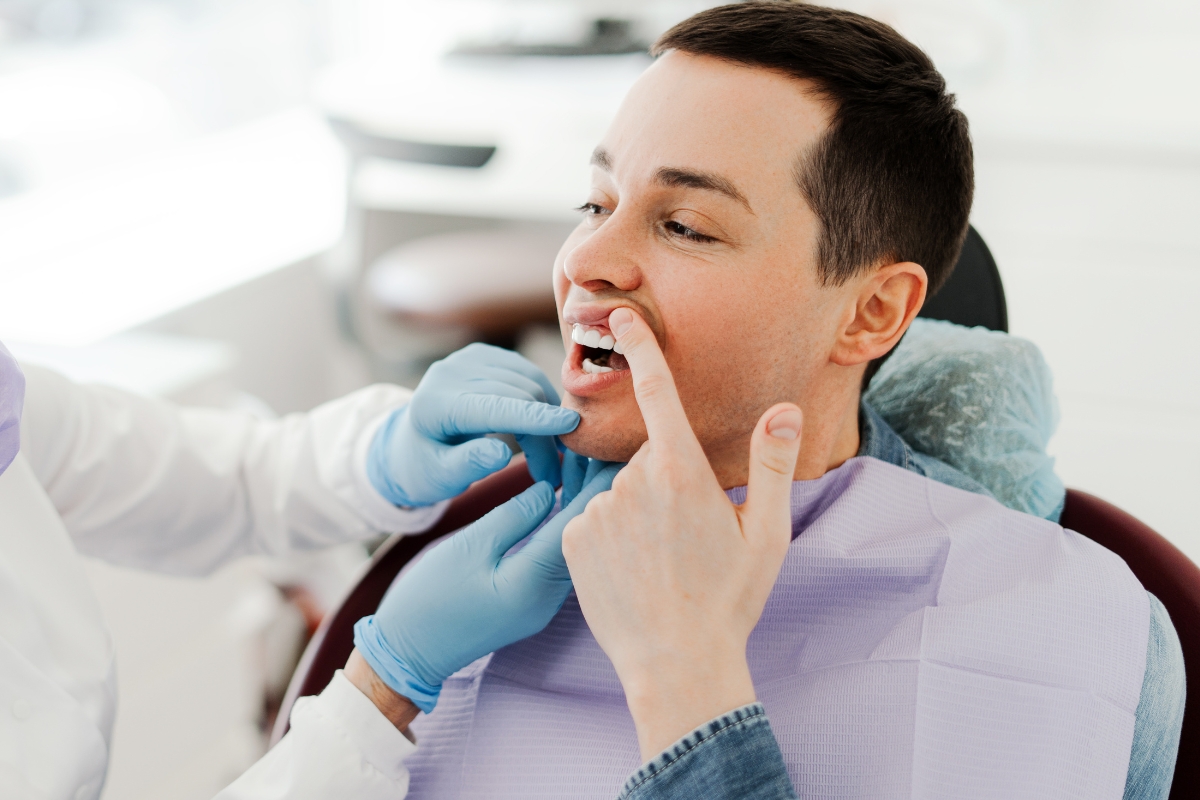Bleeding Gums? Know When It’s Time to See a Periodontist